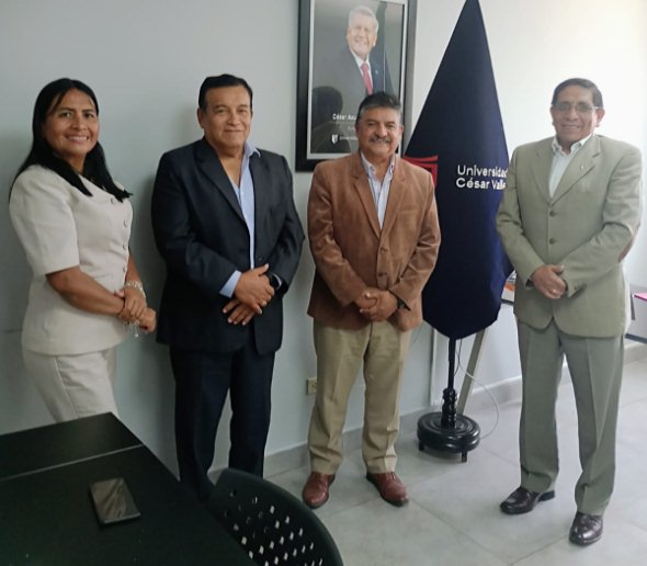 Visita y reunión de trabajo de delegación de la fundación con el Director General de la ...